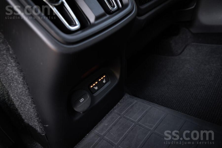 Белый Вольво XC40 2018 в Елгава, объемом двигателя 2.00 л и пробегом 220 тыс. км за 19300 €, фото 14 на AUTOMOTO.COM.LV