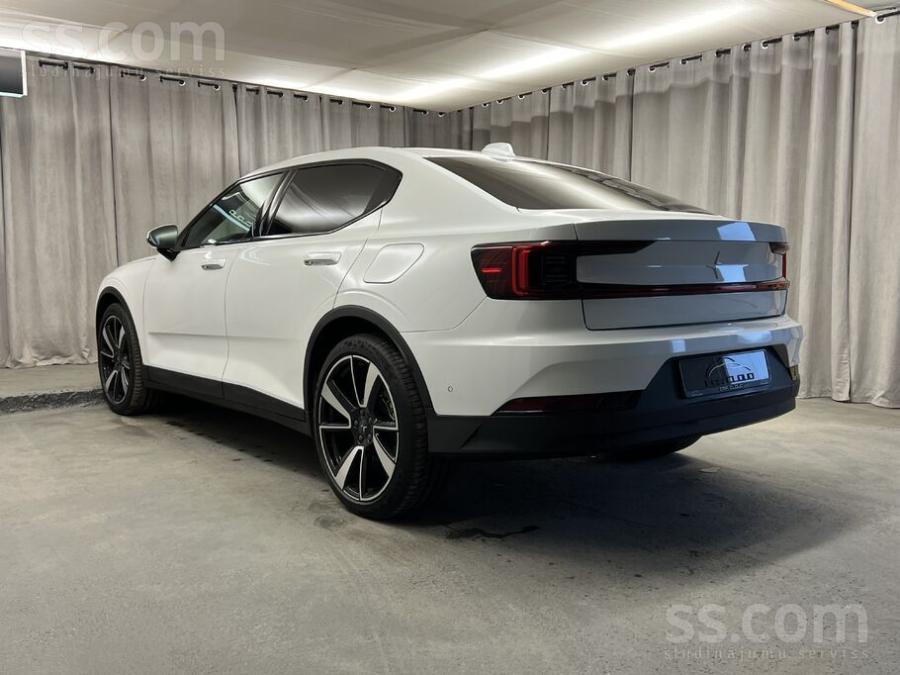 White Volvo XC40 2021 in Riga, with an engine capacity of 2.00 L and mileage of 105 thousand km for 23990 €, photo 6 on AUTOMOTO.COM.LV