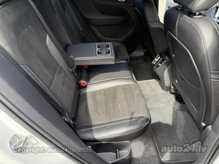 Balts Volvo XC40 2019 Tallina, ar dzinēja tilpumu 2.00 L un nobraukumu 219 tūkst. km par 16999 €, foto 16 vietnē AUTOMOTO.COM.LV