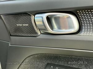 Balts Volvo XC40 2019 Tallina, ar dzinēja tilpumu 2.00 L un nobraukumu 219 tūkst. km par 16999 €, foto 18 vietnē AUTOMOTO.COM.LV