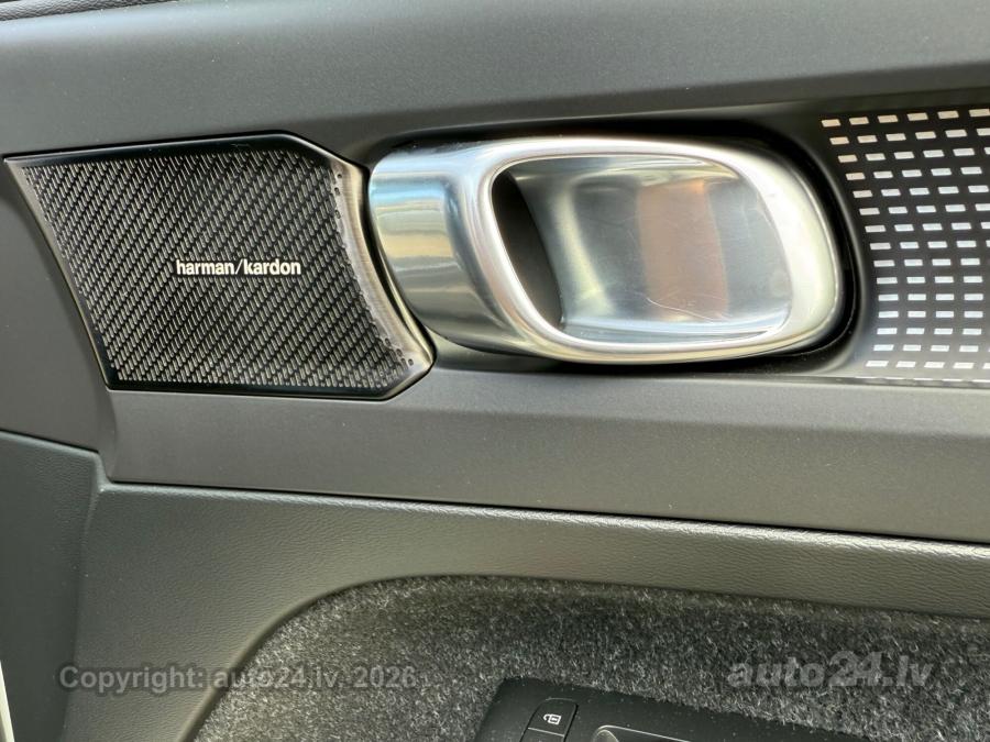 Balts Volvo XC40 2019 Tallina, ar dzinēja tilpumu 2.00 L un nobraukumu 219 tūkst. km par 16999 €, foto 18 vietnē AUTOMOTO.COM.LV
