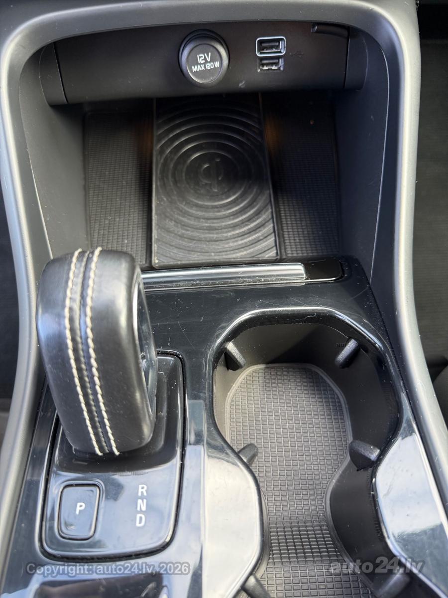 Balts Volvo XC40 2019 Tallina, ar dzinēja tilpumu 2.00 L un nobraukumu 219 tūkst. km par 16999 €, foto 19 vietnē AUTOMOTO.COM.LV