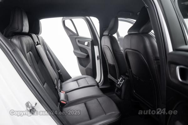 Balts Volvo XC40 2020 Tallina, ar dzinēja tilpumu 1.50 L un nobraukumu 105 tūkst. km par 26999 €, foto 10 vietnē AUTOMOTO.COM.LV