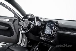 Balts Volvo XC40 2020 Tallina, ar dzinēja tilpumu 1.50 L un nobraukumu 105 tūkst. km par 26999 €, foto 12 vietnē AUTOMOTO.COM.LV