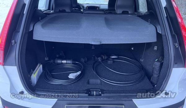 Balts Volvo XC40 2020 Tallina, ar dzinēja tilpumu 0.00 L un nobraukumu 139 tūkst. km par 25500 €, foto 11 vietnē AUTOMOTO.COM.LV