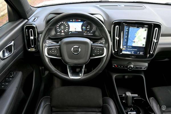 White Volvo XC40 2020 in Tallinn, with an engine capacity of 0.00 L and mileage of 0 thousand km for 25900 €, photo 8 on AUTOMOTO.COM.LV
