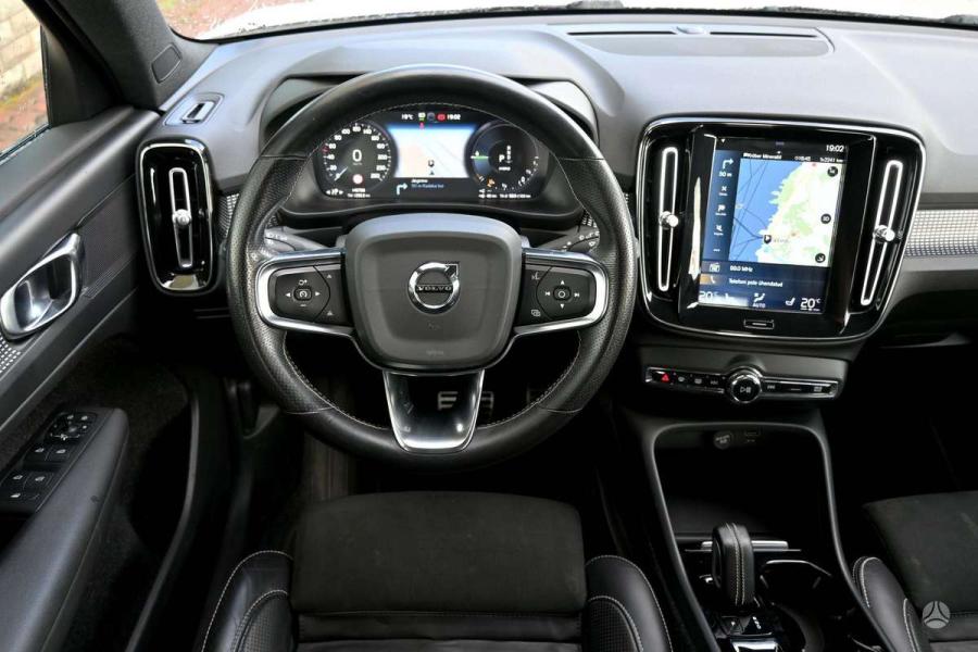 Balts Volvo XC40 2020 Tallina, ar dzinēja tilpumu 0.00 L un nobraukumu 0 tūkst. km par 25900 €, foto 9 vietnē AUTOMOTO.COM.LV