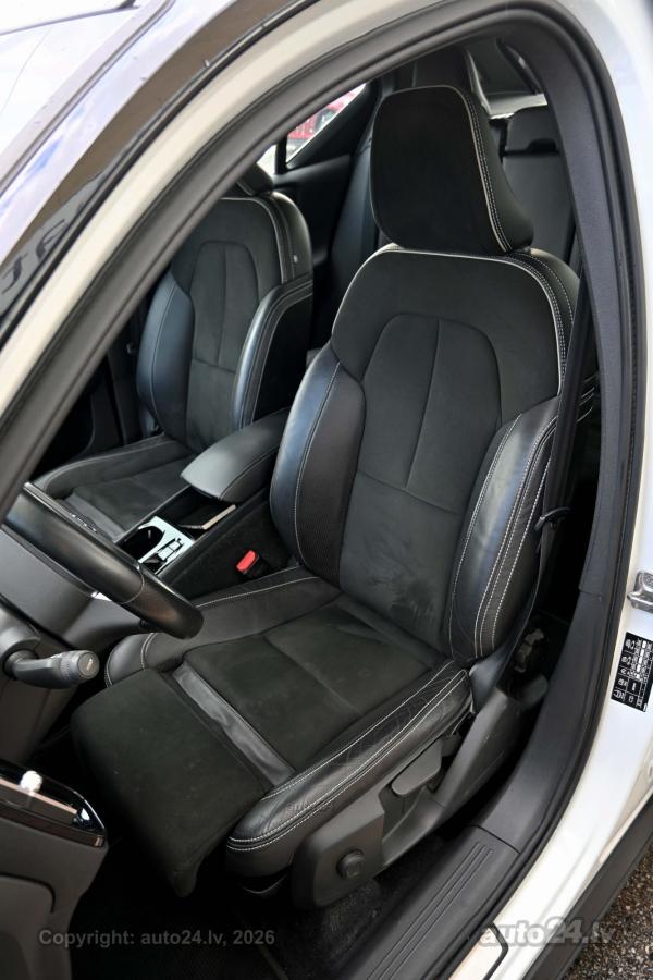 Balts Volvo XC40 2020 Tallina, ar dzinēja tilpumu 2.00 L un nobraukumu 0 tūkst. km par 25900 €, foto 9 vietnē AUTOMOTO.COM.LV