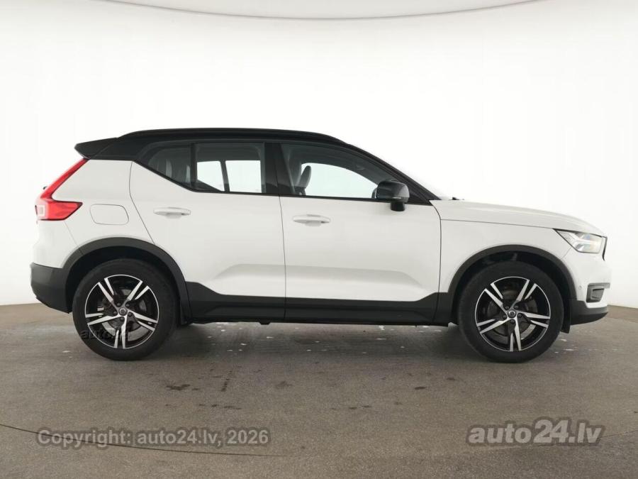 White Volvo XC40 2021 in Tallinn, with an engine capacity of 2.00 L and mileage of 65 thousand km for 26900 €, photo 2 on AUTOMOTO.COM.LV