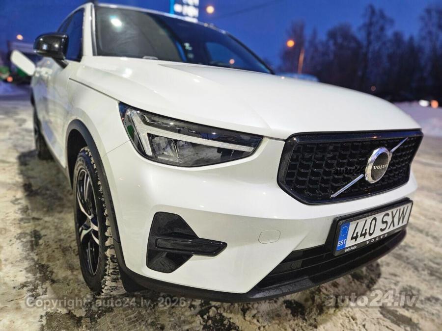 White Volvo XC40 2022 in Tallinn, with an engine capacity of 2.00 L and mileage of 36 thousand km for 28000 €, photo 1 on AUTOMOTO.COM.LV