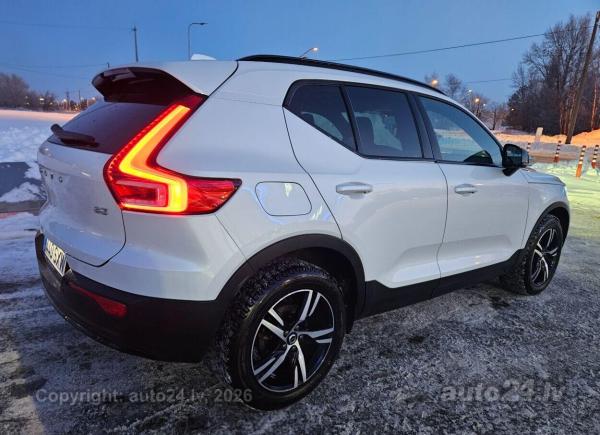 Balts Volvo XC40 2022 Tallina, ar dzinēja tilpumu 2.00 L un nobraukumu 36 tūkst. km par 28000 €, foto 3 vietnē AUTOMOTO.COM.LV