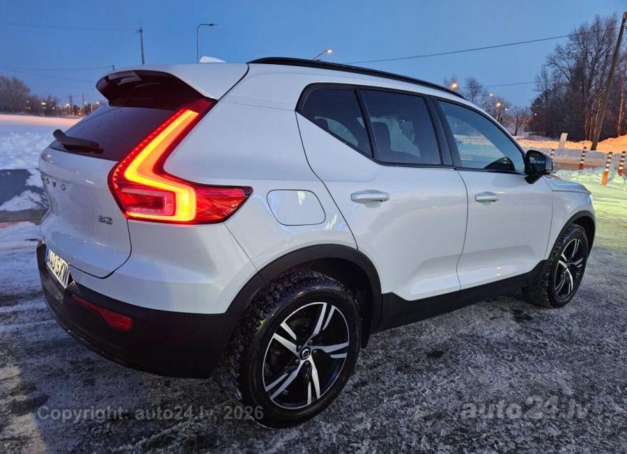White Volvo XC40 2022 in Tallinn, with an engine capacity of 2.00 L and mileage of 36 thousand km for 28000 €, photo 3 on AUTOMOTO.COM.LV