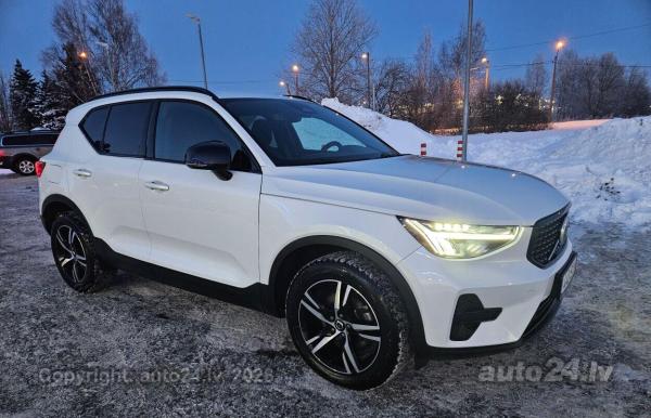 Balts Volvo XC40 2022 Tallina, ar dzinēja tilpumu 2.00 L un nobraukumu 36 tūkst. km par 28000 €, foto 4 vietnē AUTOMOTO.COM.LV