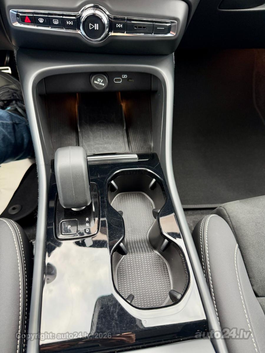 White Volvo XC40 2022 in Tartu, with an engine capacity of 0.00 L and mileage of 77 thousand km for 29900 €, photo 19 on AUTOMOTO.COM.LV