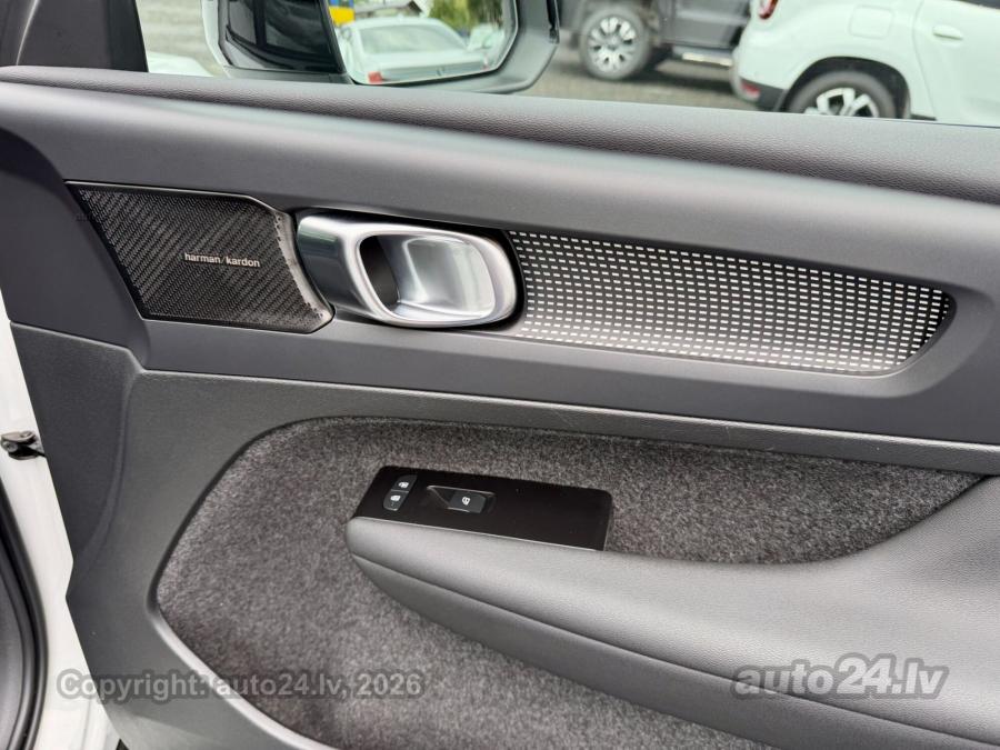 White Volvo XC40 2022 in Tartu, with an engine capacity of 0.00 L and mileage of 77 thousand km for 29900 €, photo 29 on AUTOMOTO.COM.LV