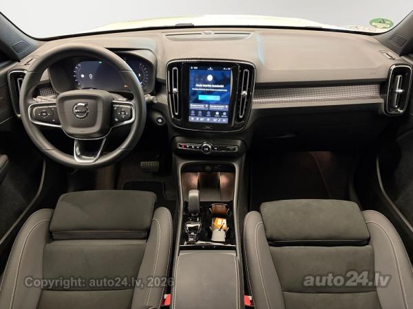 Balts Volvo XC40 2025 Tallina, ar dzinēja tilpumu 2.00 L un nobraukumu 7 tūkst. km par 38900 €, foto 8 vietnē AUTOMOTO.COM.LV