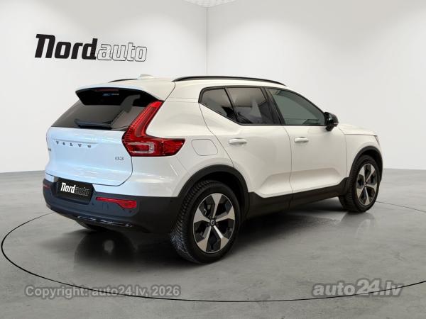 Balts Volvo XC40 2025 Tallina, ar dzinēja tilpumu 2.00 L un nobraukumu 7 tūkst. km par 38900 €, foto 2 vietnē AUTOMOTO.COM.LV