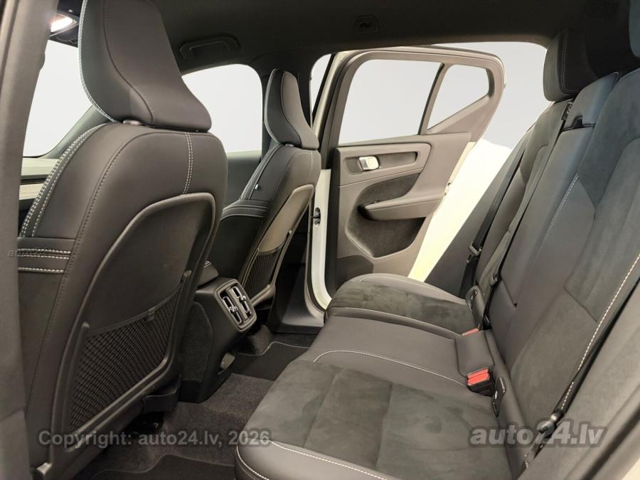 Белый Вольво XC40 2025 в Таллин, объемом двигателя 2.00 л и пробегом 7 тыс. км за 38900 €, фото 8 на AUTOMOTO.COM.LV