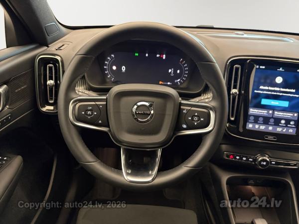 Balts Volvo XC40 2025 Tallina, ar dzinēja tilpumu 2.00 L un nobraukumu 7 tūkst. km par 38900 €, foto 9 vietnē AUTOMOTO.COM.LV