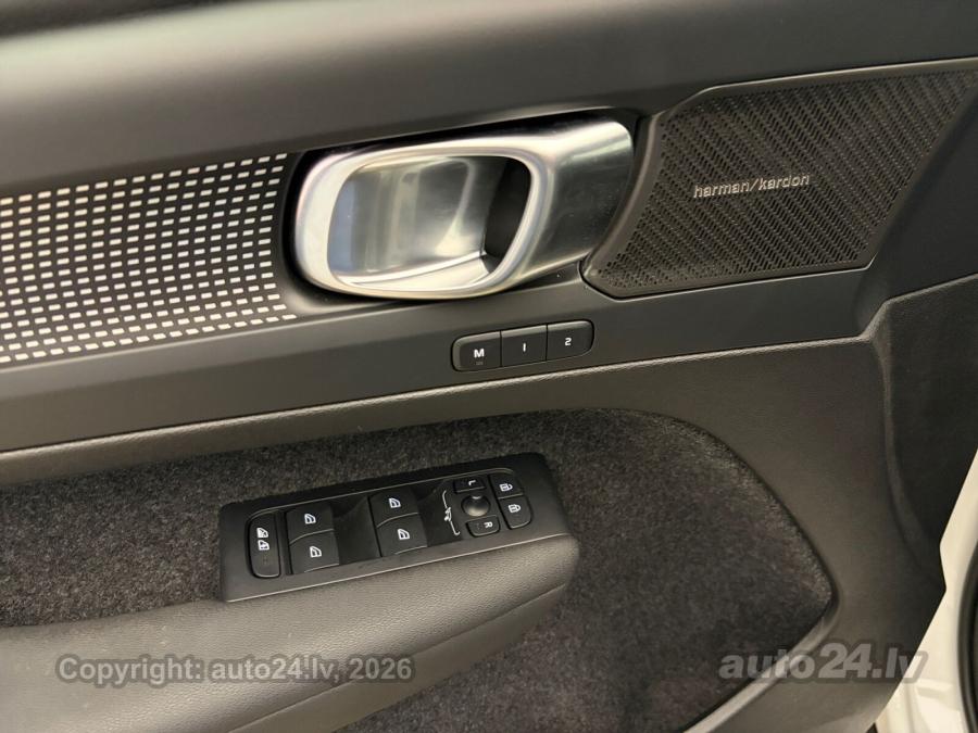 Белый Вольво XC40 2025 в Таллин, объемом двигателя 2.00 л и пробегом 7 тыс. км за 38900 €, фото 12 на AUTOMOTO.COM.LV