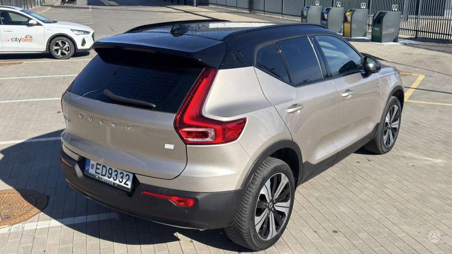 Yellow Volvo XC40 2023 in Jonava, with an engine capacity of 0.00 L and mileage of 32 thousand km for 26500 €, photo 4 on AUTOMOTO.COM.LV