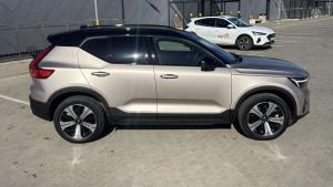 Yellow Volvo XC40 2023 in Jonava, with an engine capacity of 0.00 L and mileage of 32 thousand km for 26500 €, photo 5 on AUTOMOTO.COM.LV