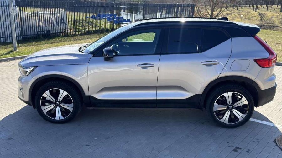 Yellow Volvo XC40 2023 in Jonava, with an engine capacity of 0.00 L and mileage of 32 thousand km for 26500 €, photo 9 on AUTOMOTO.COM.LV