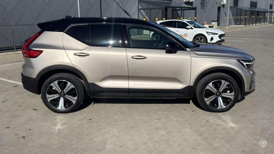 Yellow Volvo XC40 2023 in Jonava, with an engine capacity of 0.00 L and mileage of 32 thousand km for 26500 €, photo 13 on AUTOMOTO.COM.LV
