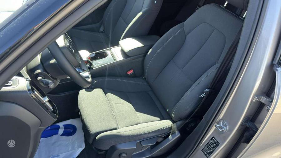 Yellow Volvo XC40 2023 in Jonava, with an engine capacity of 0.00 L and mileage of 32 thousand km for 26500 €, photo 18 on AUTOMOTO.COM.LV