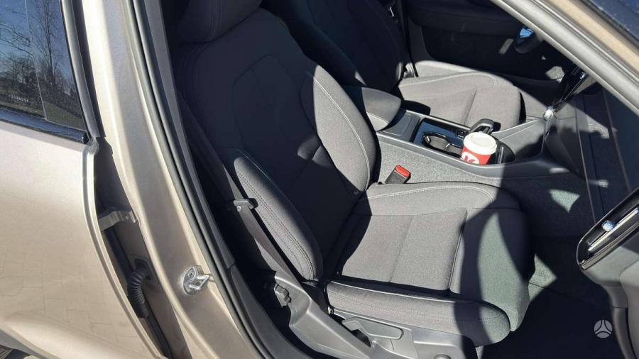 Yellow Volvo XC40 2023 in Jonava, with an engine capacity of 0.00 L and mileage of 32 thousand km for 26500 €, photo 20 on AUTOMOTO.COM.LV
