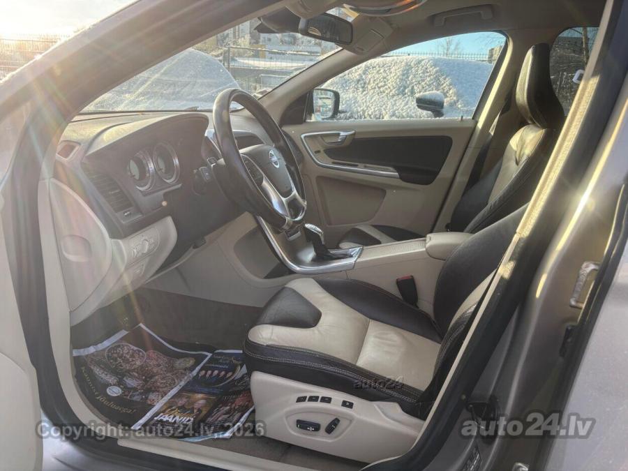 Smilšu krāsa Volvo XC60 2012 Tallina, ar dzinēja tilpumu 0.00 L un nobraukumu 0 tūkst. km par 12750 €, foto 12 vietnē AUTOMOTO.COM.LV