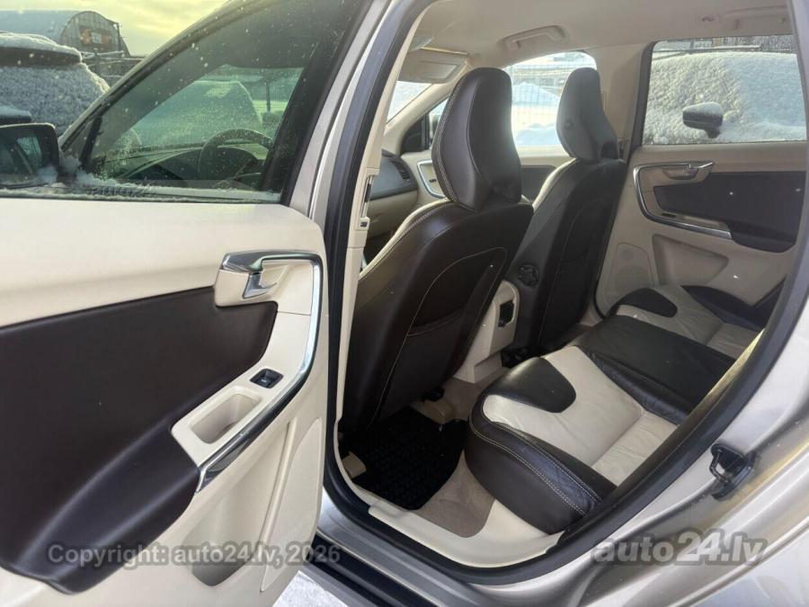 Smilšu krāsa Volvo XC60 2012 Tallina, ar dzinēja tilpumu 0.00 L un nobraukumu 0 tūkst. km par 12750 €, foto 15 vietnē AUTOMOTO.COM.LV