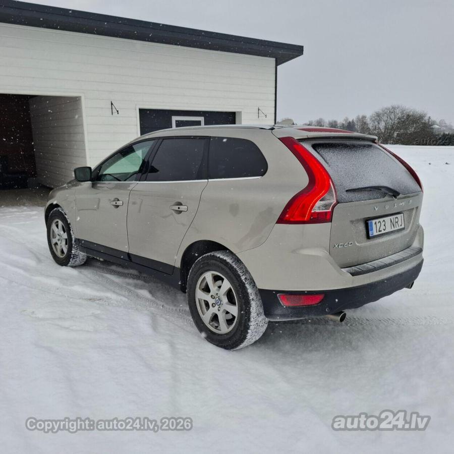 Beige Volvo XC60 2013 in Rakvere, with an engine capacity of 2.40 L and mileage of 268 thousand km for 10500 €, photo 2 on AUTOMOTO.COM.LV