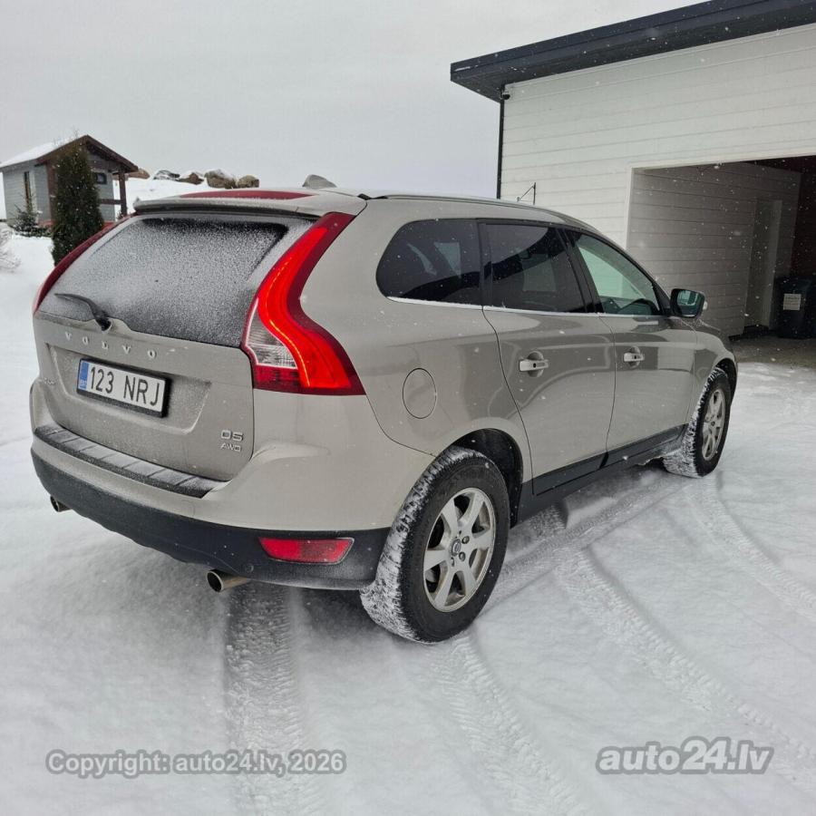 Beige Volvo XC60 2013 in Rakvere, with an engine capacity of 2.40 L and mileage of 268 thousand km for 10500 €, photo 3 on AUTOMOTO.COM.LV