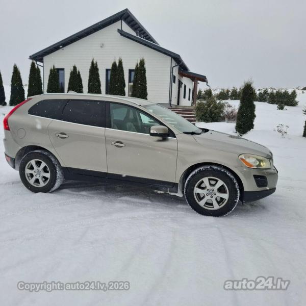 Smilšu krāsa Volvo XC60 2013 Rakvere, ar dzinēja tilpumu 2.40 L un nobraukumu 268 tūkst. km par 10500 €, foto 4 vietnē AUTOMOTO.COM.LV
