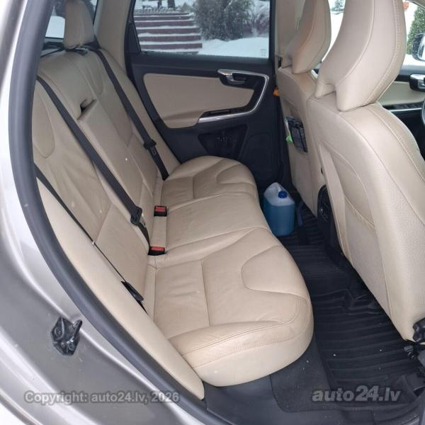 Smilšu krāsa Volvo XC60 2013 Rakvere, ar dzinēja tilpumu 2.40 L un nobraukumu 268 tūkst. km par 10500 €, foto 5 vietnē AUTOMOTO.COM.LV
