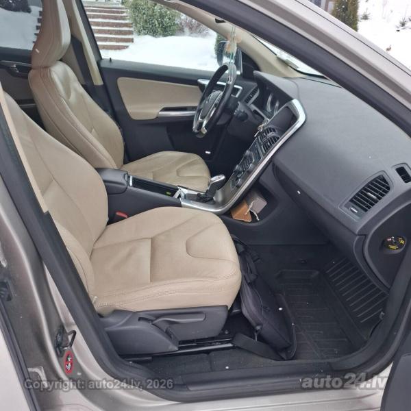 Smilšu krāsa Volvo XC60 2013 Rakvere, ar dzinēja tilpumu 2.40 L un nobraukumu 268 tūkst. km par 10500 €, foto 6 vietnē AUTOMOTO.COM.LV