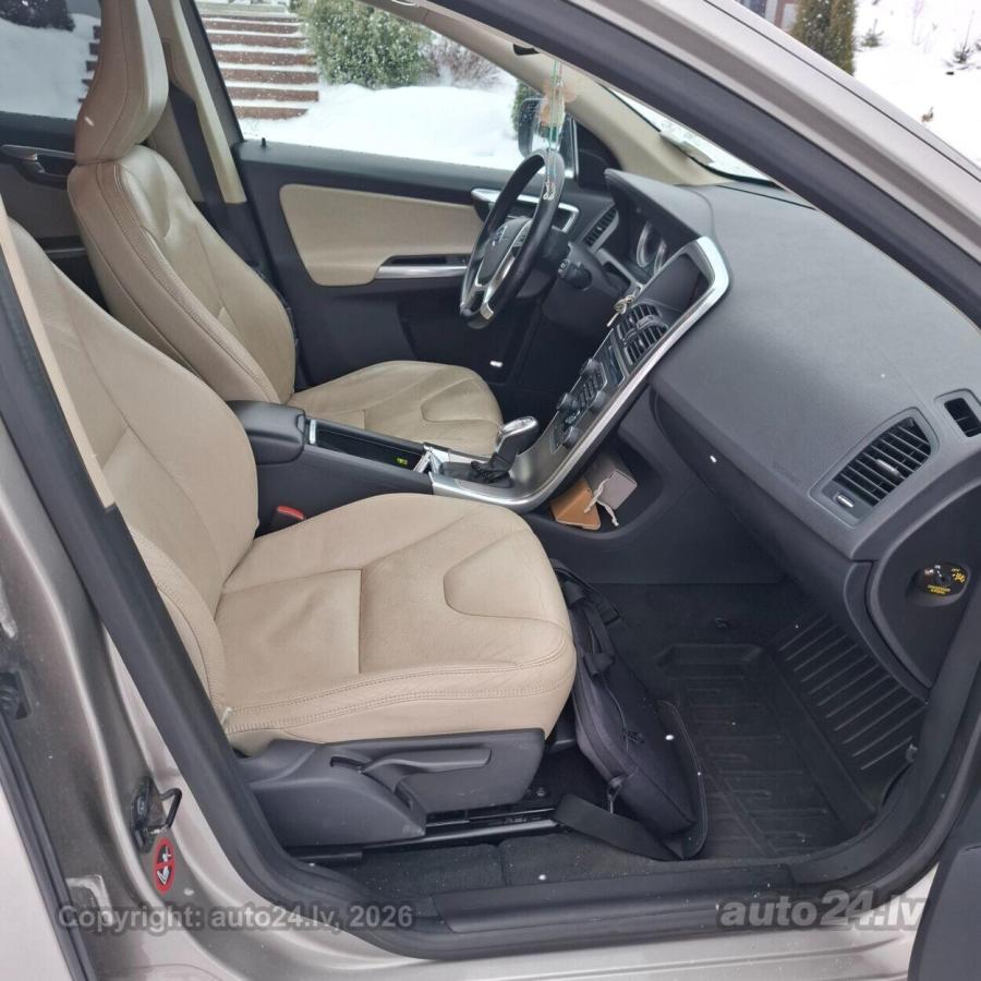 Beige Volvo XC60 2013 in Rakvere, with an engine capacity of 2.40 L and mileage of 268 thousand km for 10500 €, photo 6 on AUTOMOTO.COM.LV