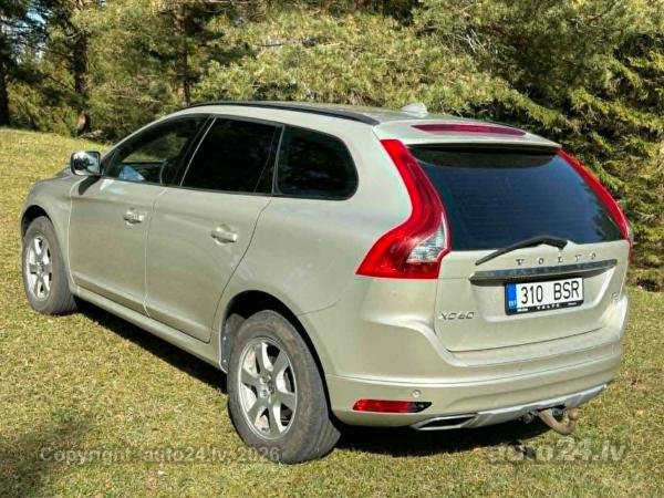 Smilšu krāsa Volvo XC60 2016 Tallina, ar dzinēja tilpumu 2.40 L un nobraukumu 330 tūkst. km par 8900 €, foto 3 vietnē AUTOMOTO.COM.LV
