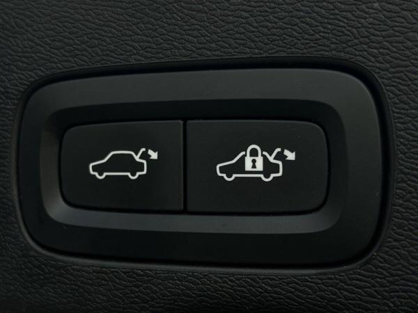 Smilšu krāsa Volvo XC60 2018 Pērnava, ar dzinēja tilpumu 2.00 L un nobraukumu 174 tūkst. km par 21900 €, foto 9 vietnē AUTOMOTO.COM.LV
