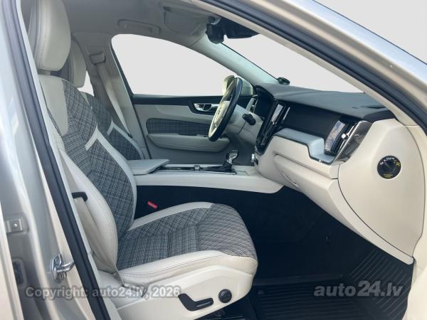 Smilšu krāsa Volvo XC60 2018 Pērnava, ar dzinēja tilpumu 2.00 L un nobraukumu 174 tūkst. km par 21900 €, foto 5 vietnē AUTOMOTO.COM.LV
