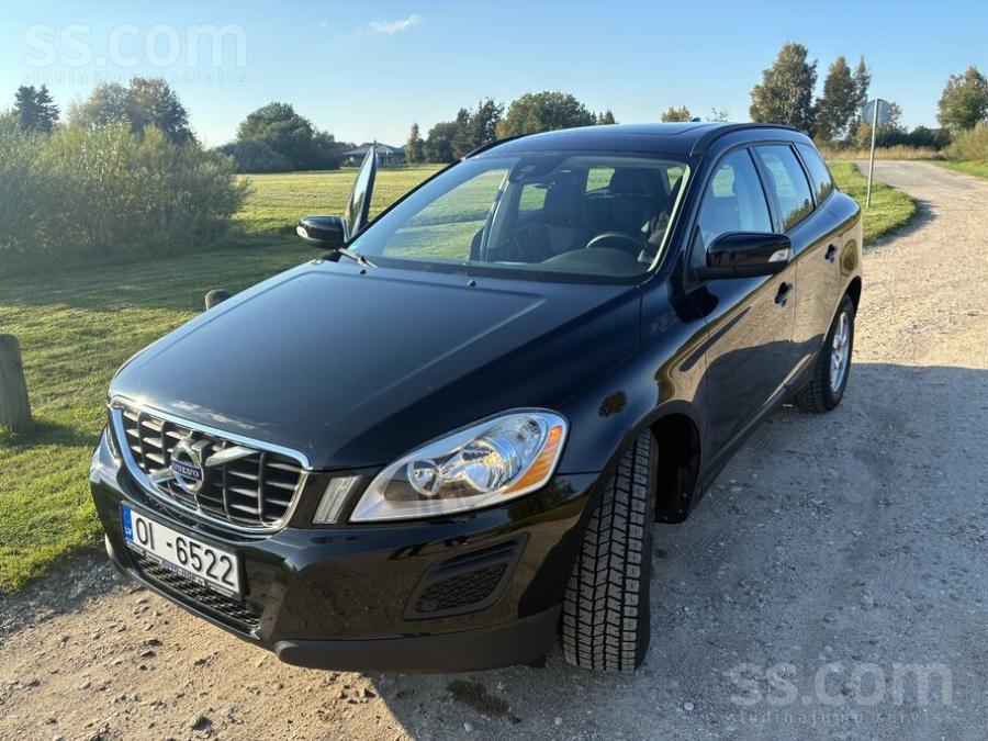Black Volvo XC60 2011 in Ventspils, with an engine capacity of 2.40 L and mileage of 285 thousand km for 8500 €, photo 1 on AUTOMOTO.COM.LV