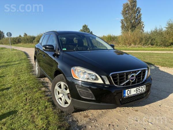 Black Volvo XC60 2011 in Ventspils, with an engine capacity of 2.40 L and mileage of 285 thousand km for 8500 €, photo 5 on AUTOMOTO.COM.LV