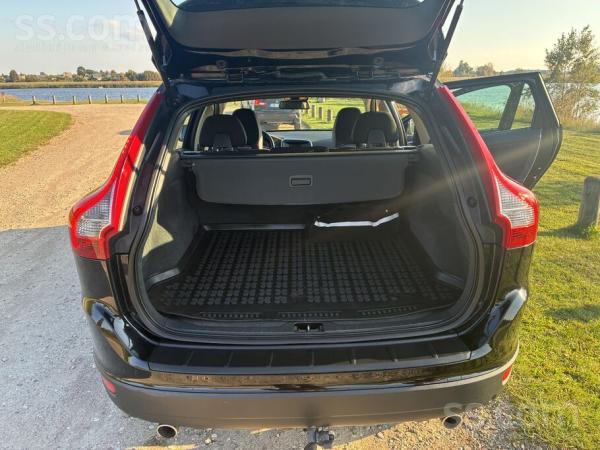 Black Volvo XC60 2011 in Ventspils, with an engine capacity of 2.40 L and mileage of 285 thousand km for 8500 €, photo 8 on AUTOMOTO.COM.LV