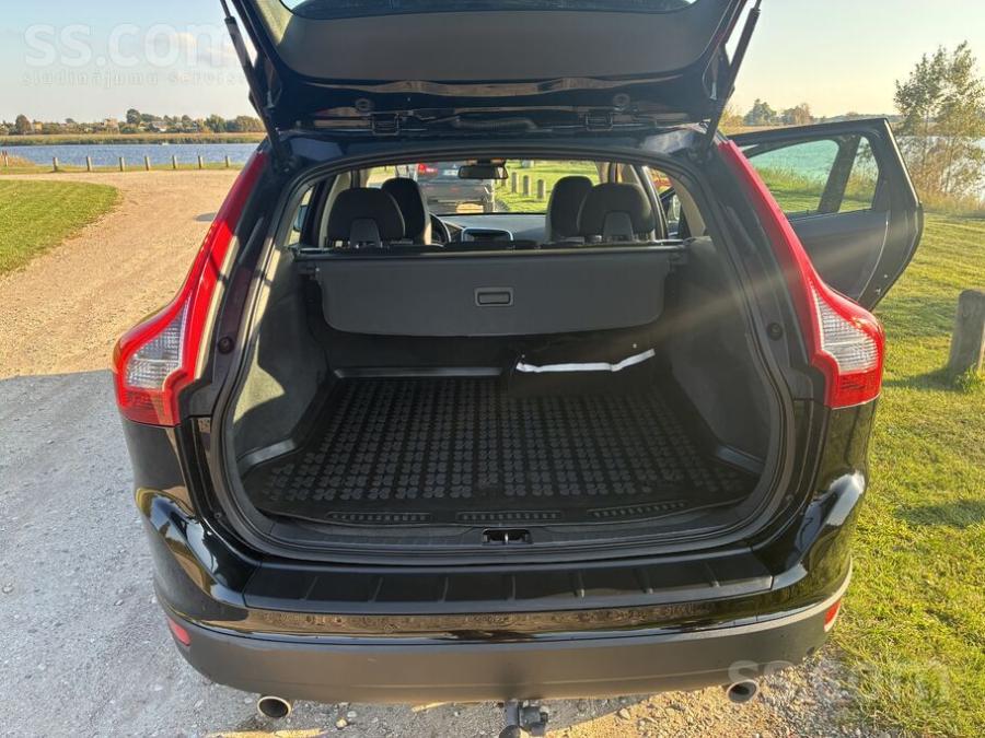 Black Volvo XC60 2011 in Ventspils, with an engine capacity of 2.40 L and mileage of 285 thousand km for 8500 €, photo 8 on AUTOMOTO.COM.LV