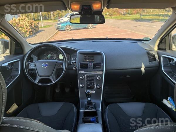 Black Volvo XC60 2011 in Ventspils, with an engine capacity of 2.40 L and mileage of 285 thousand km for 8500 €, photo 9 on AUTOMOTO.COM.LV