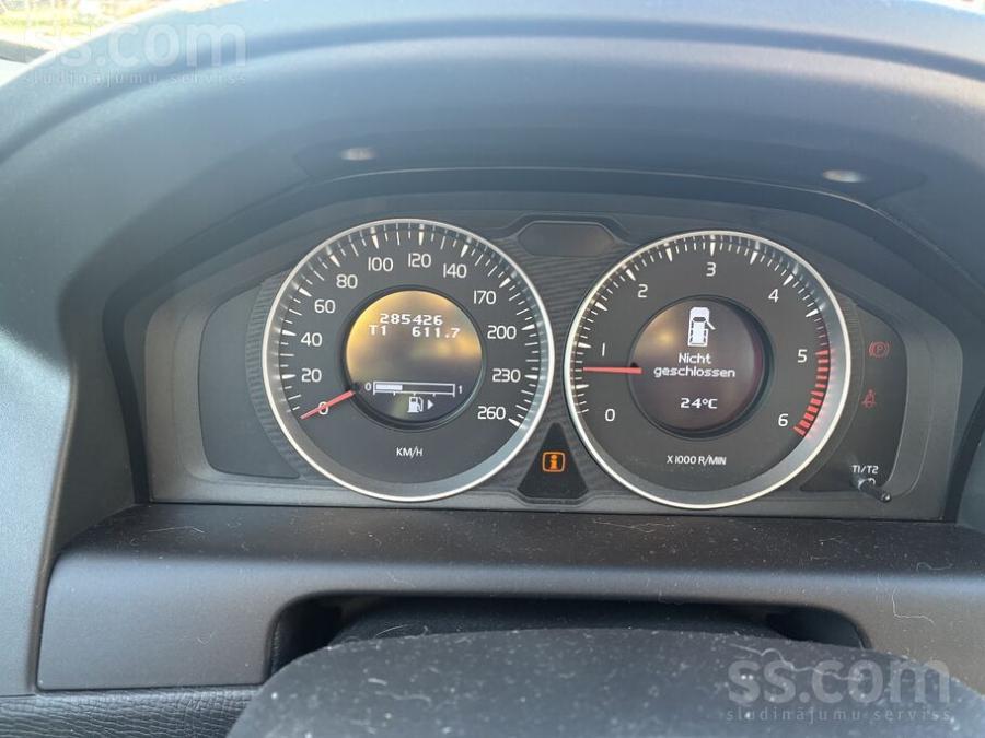 Black Volvo XC60 2011 in Ventspils, with an engine capacity of 2.40 L and mileage of 285 thousand km for 8500 €, photo 10 on AUTOMOTO.COM.LV