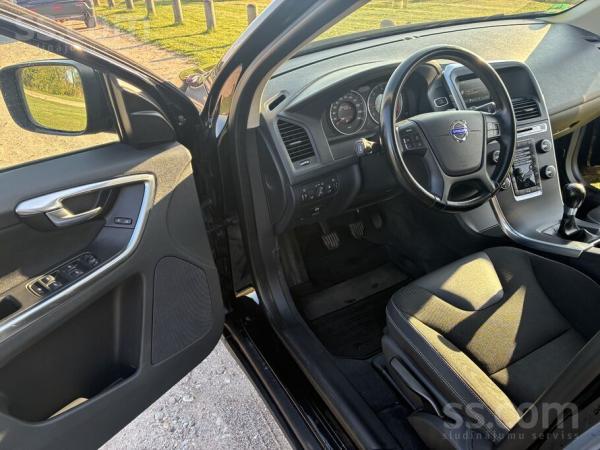 Black Volvo XC60 2011 in Ventspils, with an engine capacity of 2.40 L and mileage of 285 thousand km for 8500 €, photo 11 on AUTOMOTO.COM.LV