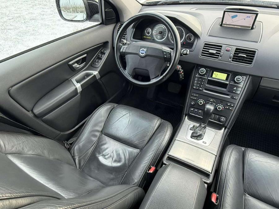 Melns Volvo XC60 2006 Raseiniai, ar dzinēja tilpumu 2.40 L un nobraukumu 225 tūkst. km par 6950 €, foto 21 vietnē AUTOMOTO.COM.LV