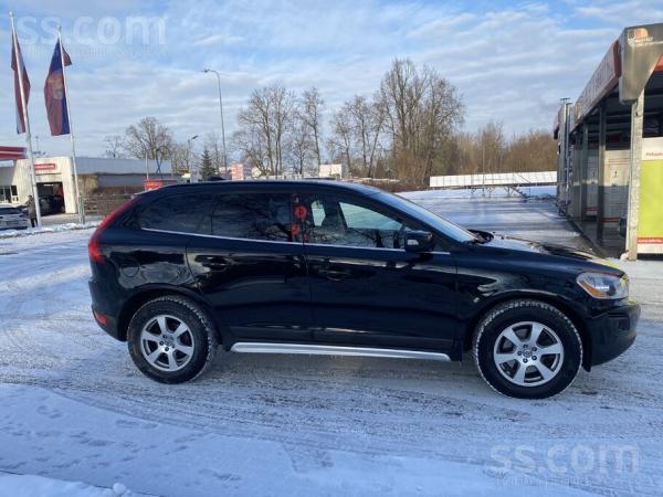 Black Volvo XC60 2008 in Jelgava, with an engine capacity of 2.40 L and mileage of 273 thousand km for 8600 €, photo 4 on AUTOMOTO.COM.LV